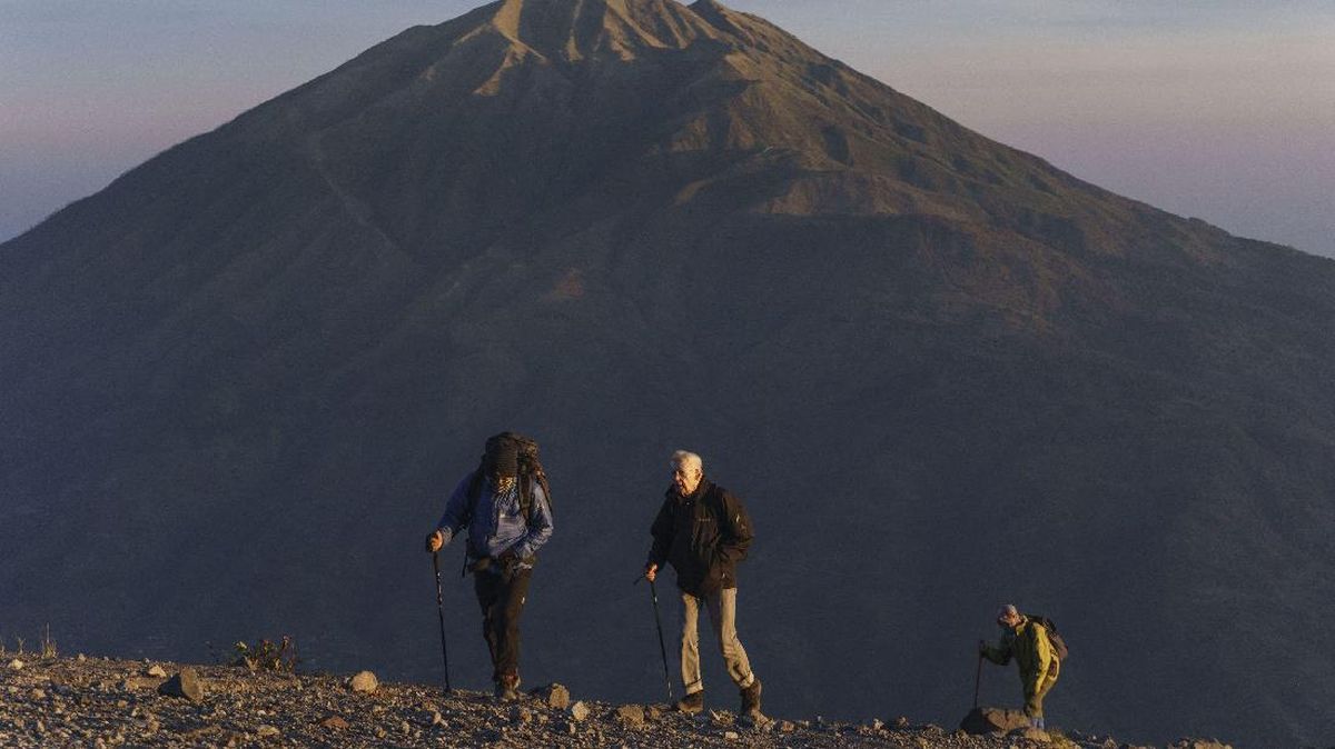 Mount Merapi Hiking Trails Remain Closed, Alert Status in Effect - jawawa